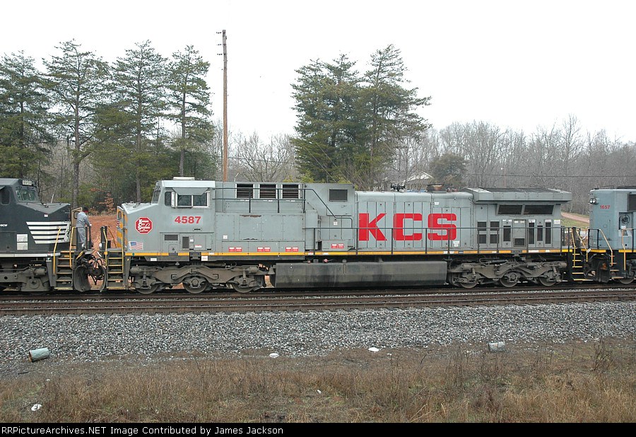 KCS 4587 on 172